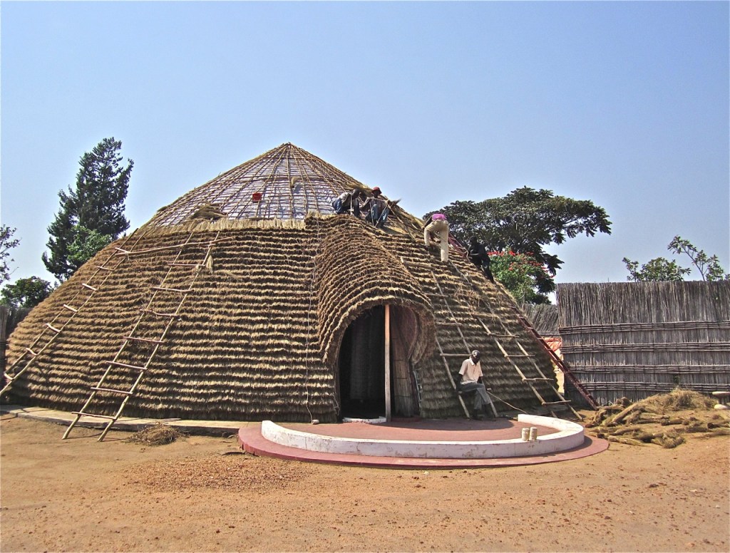 traditional Rwanda building techniques – enclos*ure