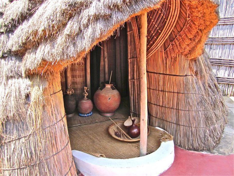 traditional Rwanda building techniques – enclos*ure