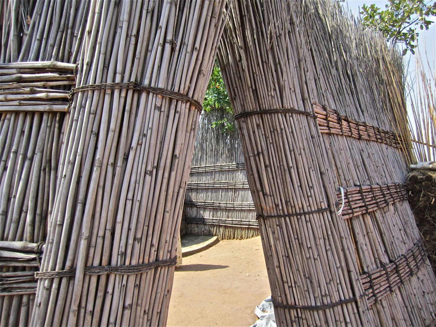 traditional Rwanda building techniques – enclos*ure